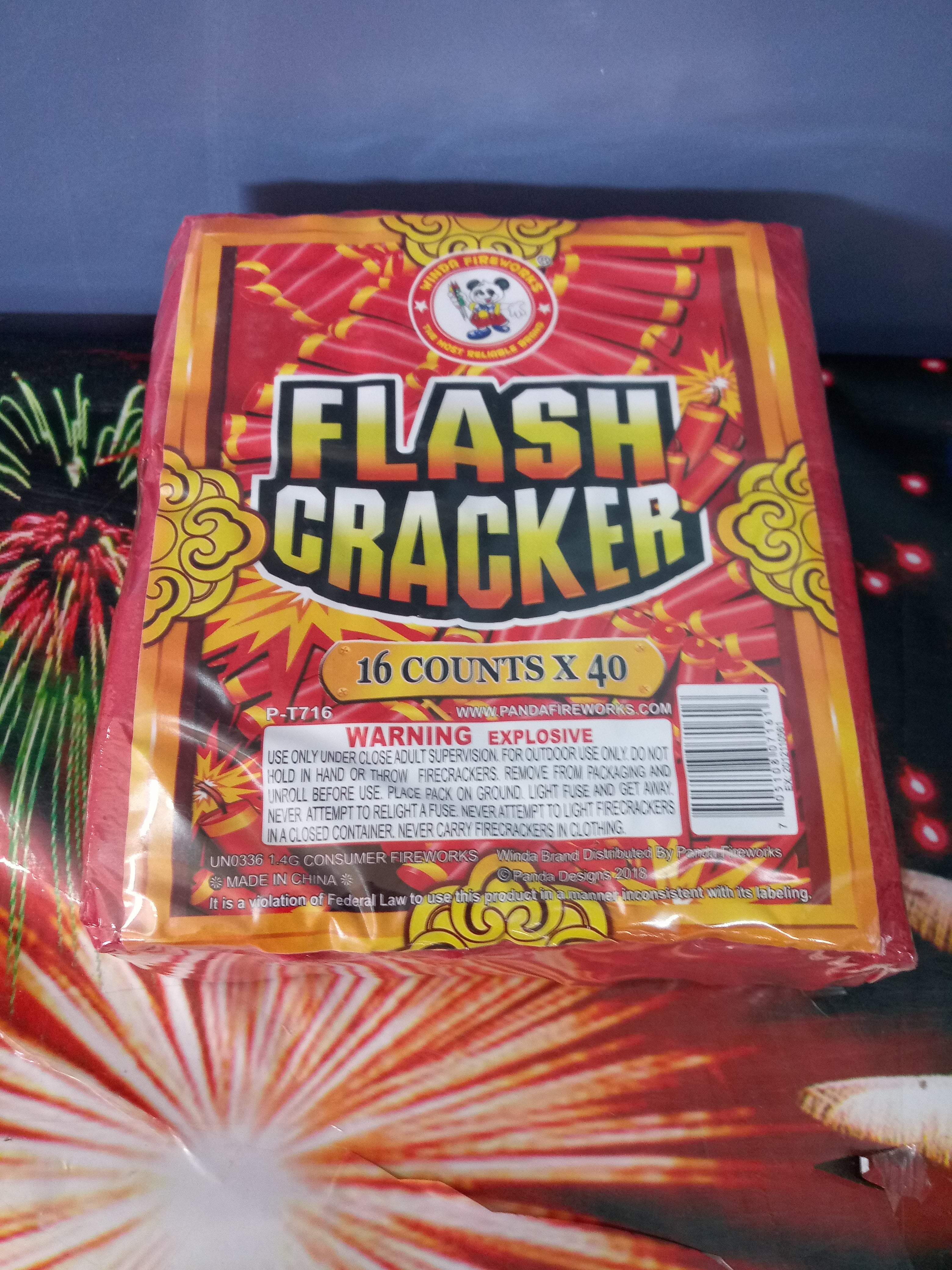 Winda Flash Cracker half brick 40/16 864 2lb | S&J Fireworks